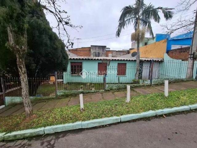 CASA AVERBADA COM DOIS QUARTOS E PATIO DE 221M