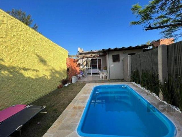 Casa avulsa em Atlântida, totalmente reformada, com 5 dormitórios, duas suítes