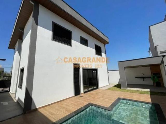 Casa à 3 suites, Piscina, Condomínio Residencial Mantiqueira