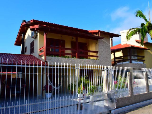 Casa a 100 metros do mar para 8 pessoas, 3 dormitórios