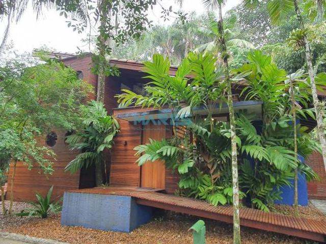 Casa à 100m da Praia de Camburi em Condomínio fechado