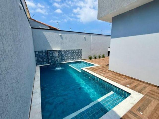 Casa à 100m do mar com 3 quartos e piscina em Itanhaém