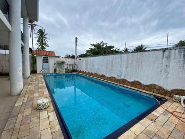 Casa à 100m do mar com 8 quartos e piscina em Itanhaém