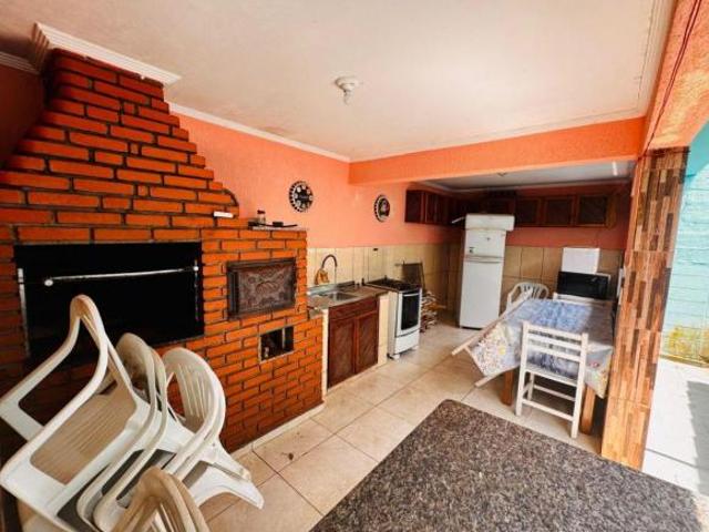 Casa à 150m do mar com piscina e 3 quartos em Itanhaém