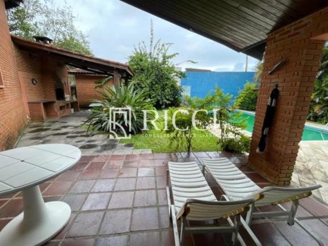 Casa a 200 metros da praia no Guarujá