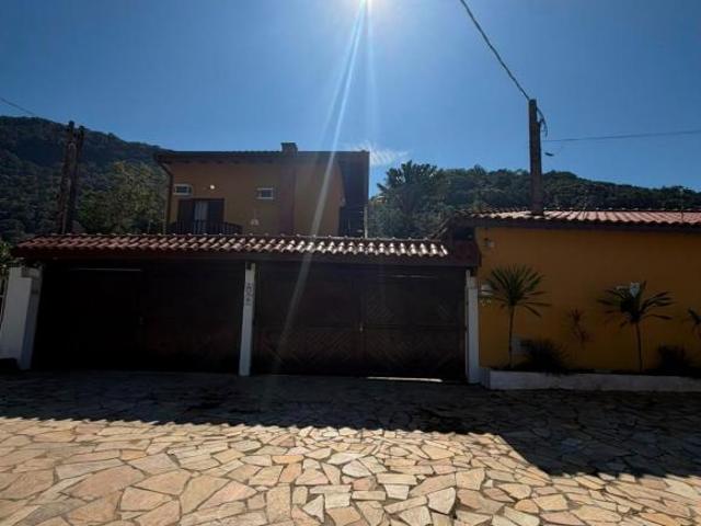 Casa a 240 Metros da Praia da Enseada