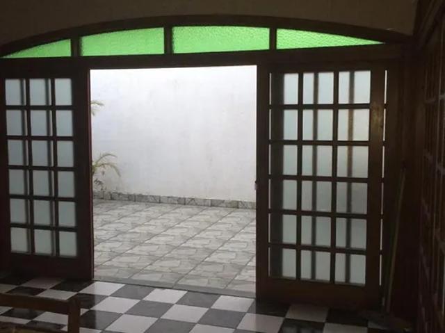 Casa a 300m da praia com piscina e 4 quartos