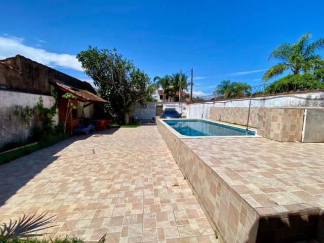 Casa à 300m do mar com piscina e 2 quartos em Itanhaém