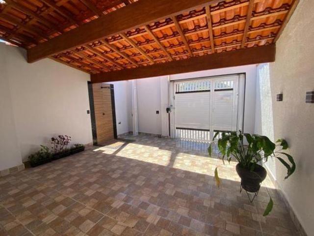Casa a 500 metros da Praia de Mongaguá