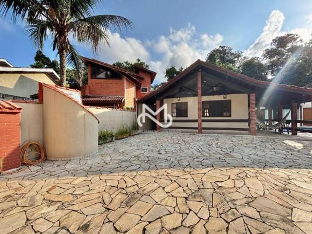 Casa a 500m da praia à venda no bairro Guaratuba em Bertioga