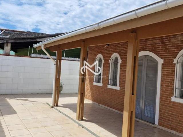 Casa a 500m da praia à venda no Jardim Indaiá em Bertioga/SP