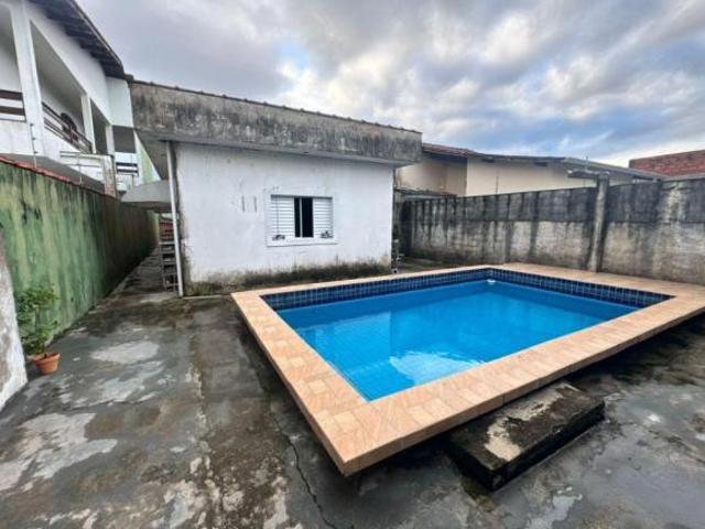 Casa à 50m do mar com 3 quartos e piscina em Itanhaém