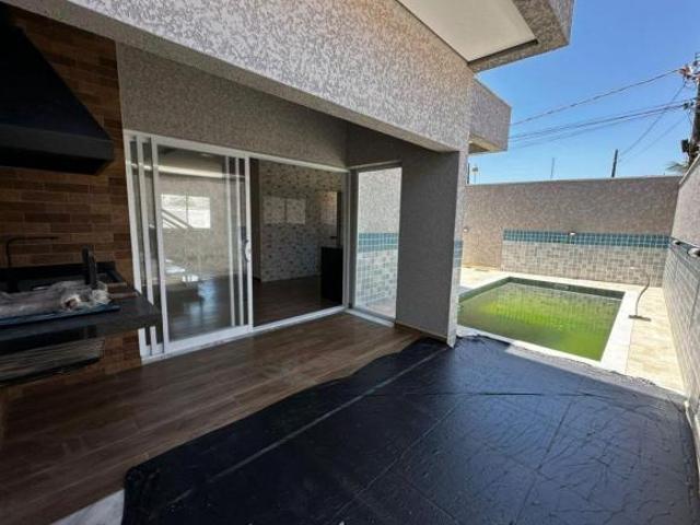 Casa à 50m do mar com 3 quartos e piscina em Itanhaém