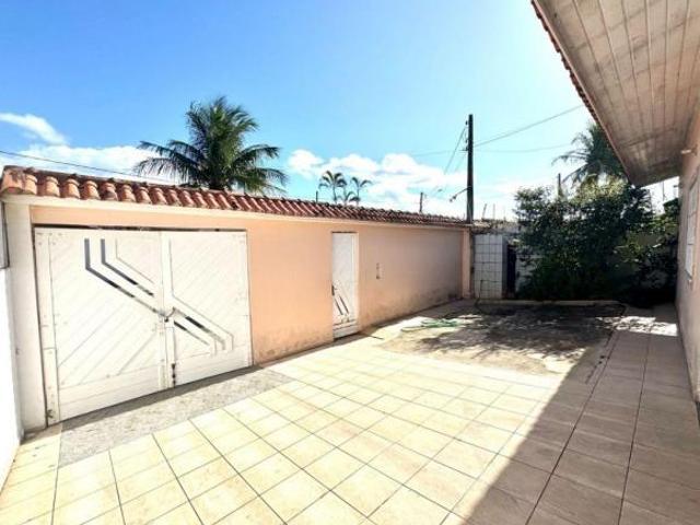 Casa à 50m do mar com 3 quartos em Peruíbe