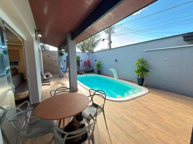 Casa à 50m do mar com 4 quartos e piscina em Itanhaém
