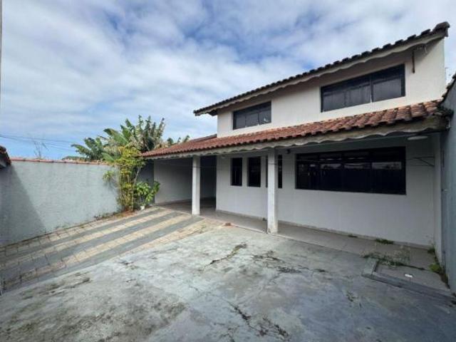 Casa à 50m do mar com 5 quartos e área gourmet em Peruíbe