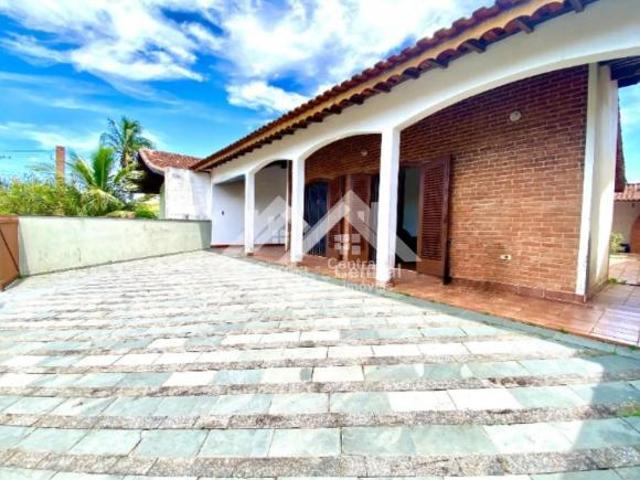 Casa a 600 metros da praia em Peruíbe
