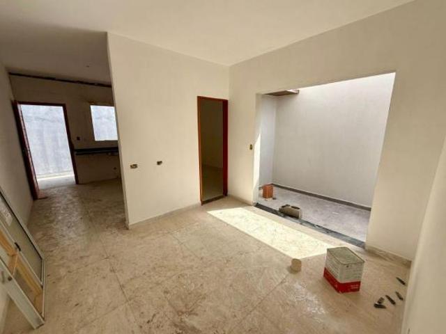 Casa à 800m do mar com 2 quartos em Itanhaém