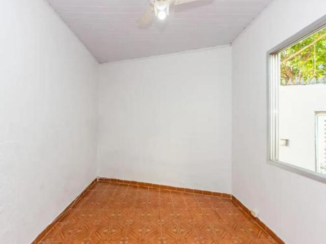 Casa a 8 min do metrô Alto do Ipiranga — Ideal p/ Reforma