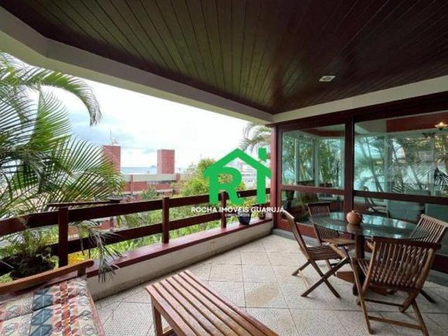Casa à beira mar com 4 quartos 2 suítes, 4 vagas e lazer à venda em Enseada, Guarujá