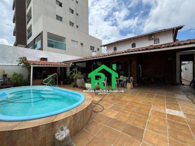 Casa à beira mar com 6 quartos 3 suítes, 4 vagas e lazer à venda em Enseada, Guarujá