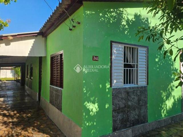 Casa a duas quadras da praia em Barra do Ribeiro