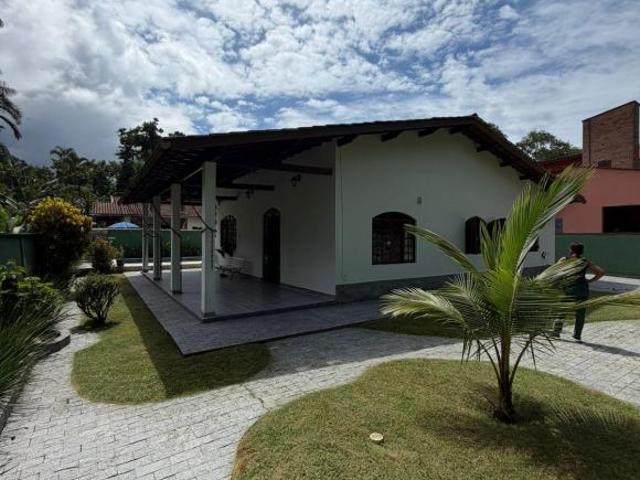 CASA A POUCOS METROS DO MAR NA PRAIA DE ITAMAMBUCA, LADO IMPAR