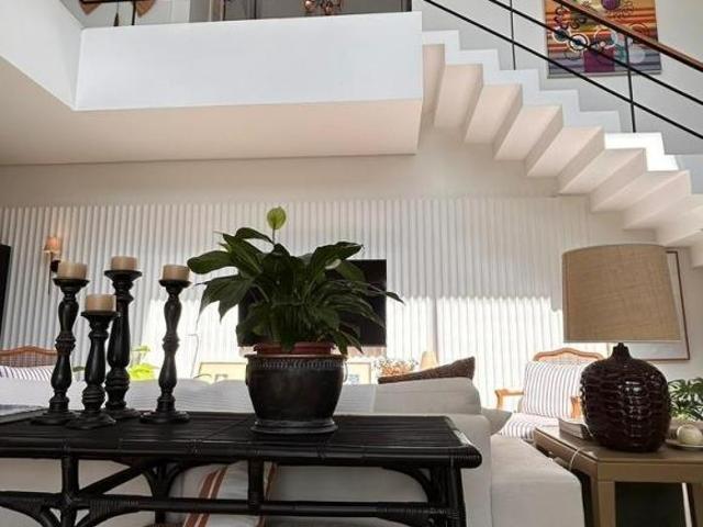 CASA À PARQUE DOS RESEDÁS