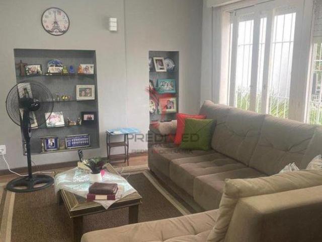 CASA A UMA QUADRA DA DOM JOAQUIM, pronta para moradia, toda reformada, é só s.