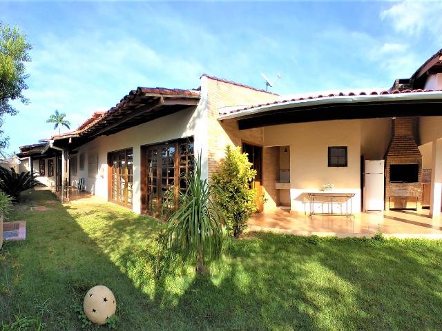 Casa a uma quadra da praia Maresias