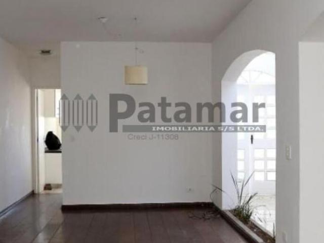 Casa a v nada com 3 quartos sendo 1 suíte e 2 vagas de garagem na Vila Morse