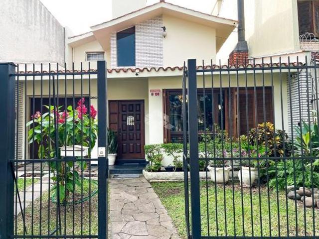 Casa à venda, 3 dormitórios, 4 vagas de garagem Partenon Porto Alegre / RS
