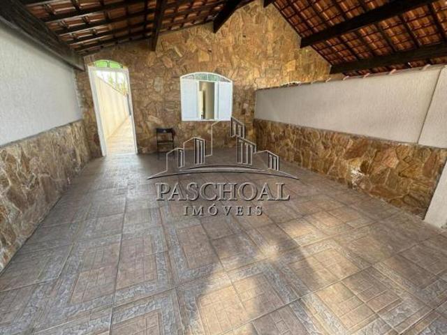 Casa á venda 3 dormitorios 1 suite 2 vagas cobertas 184m² R$750mil Guilhermina Praia Grande/S
