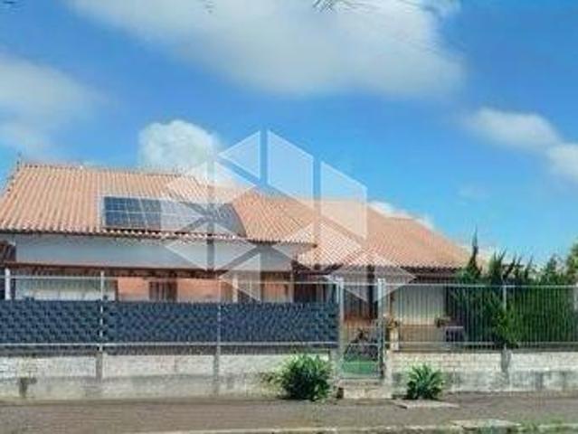 Casa à venda, 3 dormitórios, 1suíte, sala, sala de jantar, cozinha, lavanderia e 2 banheiros