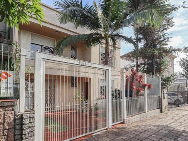 Casa à venda, 3 dormitórios, 316m², 4 vagas de garagem, Bairro São Geraldo