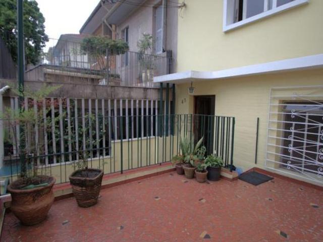 CASA À VENDA, 3 DORMITÓRIOS. PRÓXIMO AO METRÔ ANA ROSA