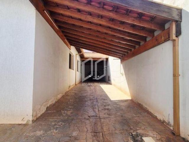 Casa a venda, 3 dormitorios sendo 1 suite, Quintal grande, Edicula, Jardim Santa Lucia, Araraquara