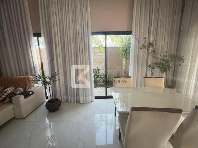 Casa à venda, 3 dormitórios sendo 2 com planejados, 1 suíte, piscina, churrasqueira, Condomínio Evid