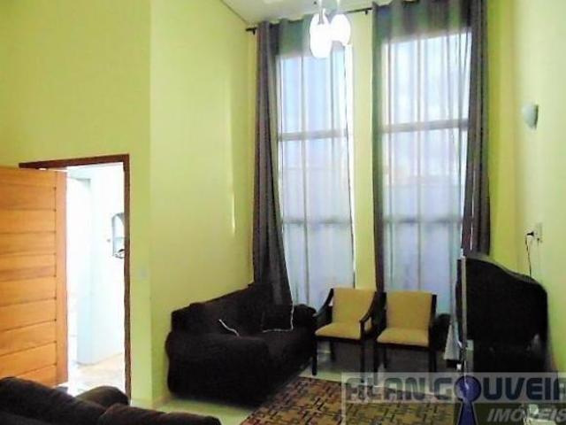 CASA A VENDA 3 DORMITORIOS SENDO UMA SUÍTE