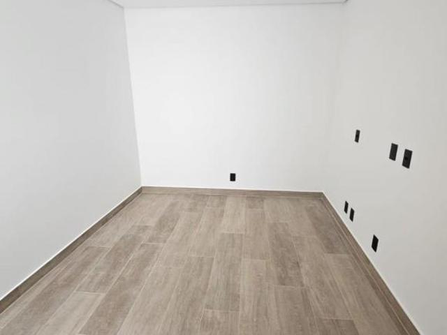Casa à Venda, 3 dorms, 2 vagas no Campo Grande