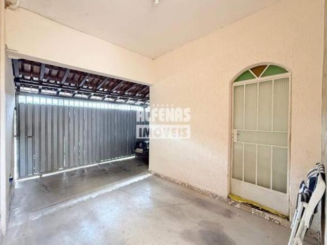 Casa à venda 3 quartos no Bairro TROPICAL