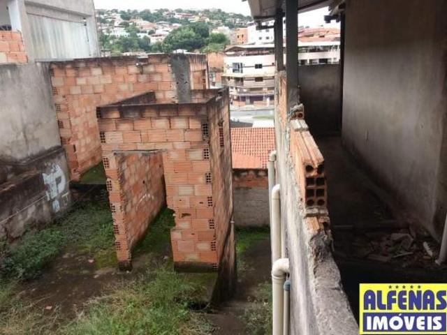 Casa à venda 3 quartos no Bairro TROPICAL
