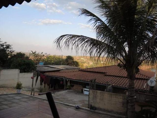 Casa à venda 3 quartos no Bairro Vale dos Araçás Ii