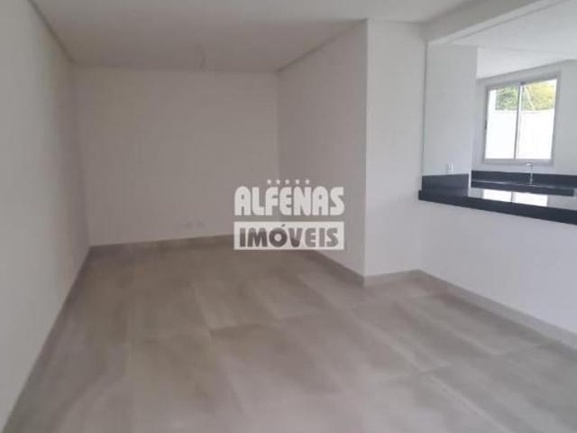 Casa à venda 3 quartos no Bairro CAMILO ALVES