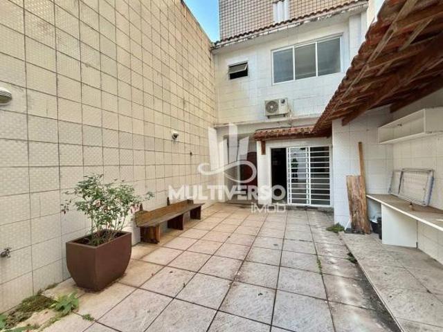 Casa à venda, 3 quartos no bairro Embaré em Santos
