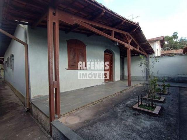 Casa à venda 3 quartos no Bairro João Pinheiro