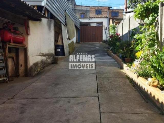 Casa à venda 3 quartos no Bairro PETROLANDIA