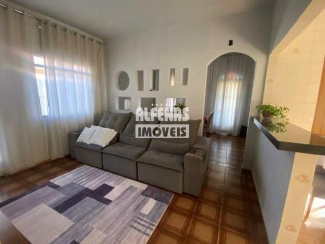 Casa à venda 3 quartos no Bairro PETROLANDIA