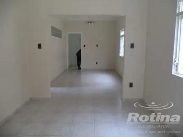 Casa à venda, 3 quartos, Nossa Senhora Aparecida Uberlândia/MG Rotina Imobiliária