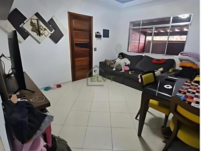 Casa à Venda | 3 quartos, Churrasqueira a Carvão e 2 Vagas | Santo Antônio